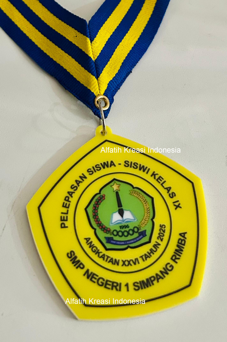 4 Jenis Bahan Medali Akrilik dan Rekomendasi Ketebalannya
